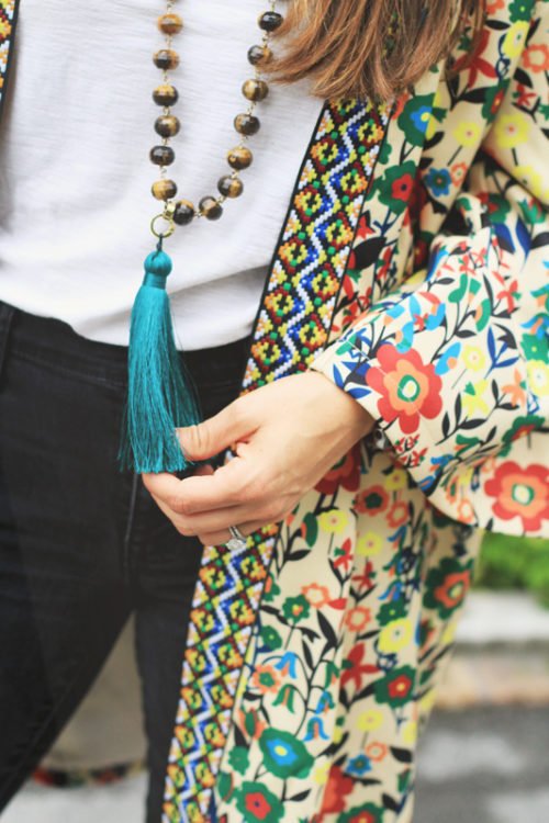 Colorful Kimono with Embroidery & Blue Pumps - VeryAllegra